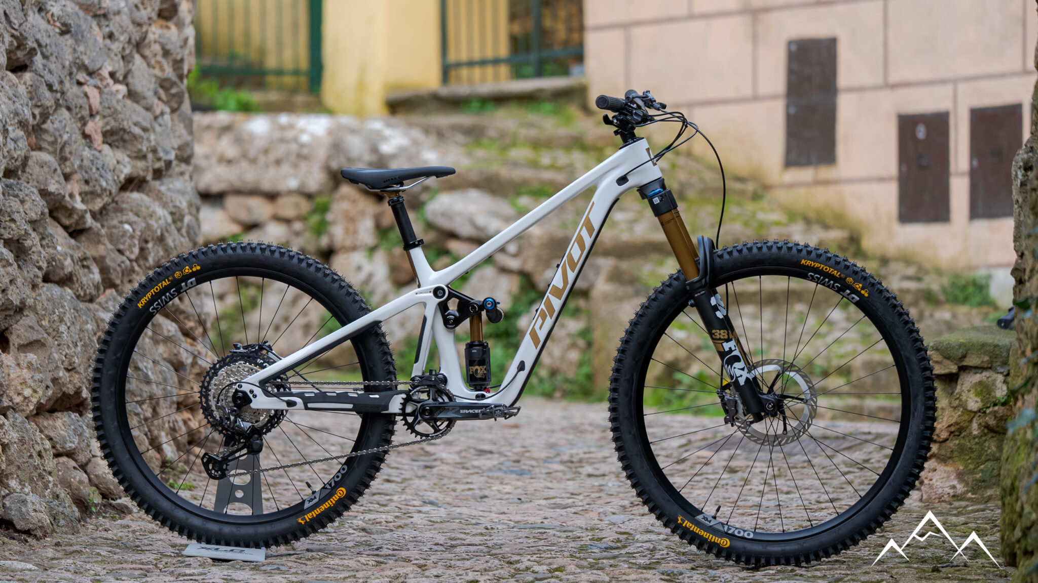Test Nouveauté | Pivot Firebird 2025 : Une meilleure version de lui ...